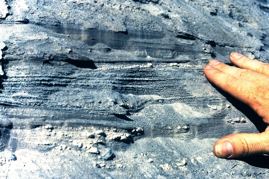 25 FEET OF ROCK LAYERING IN AN AFTERNOON! – Evolution is a Myth