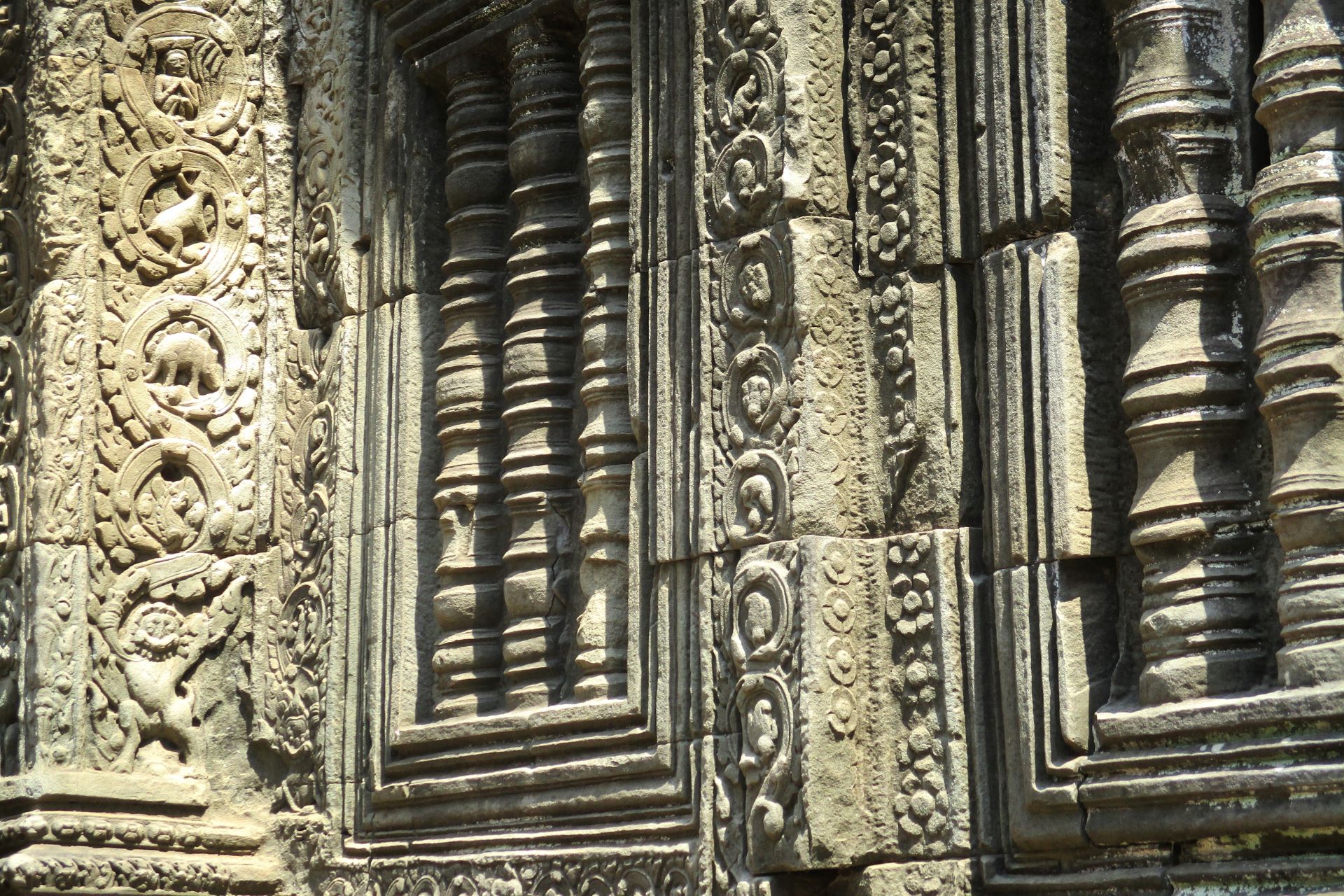 STEGOSAURUS STONE CARVING FOUND ON CAMBODIAN TEMPLE – Evolution is a Myth